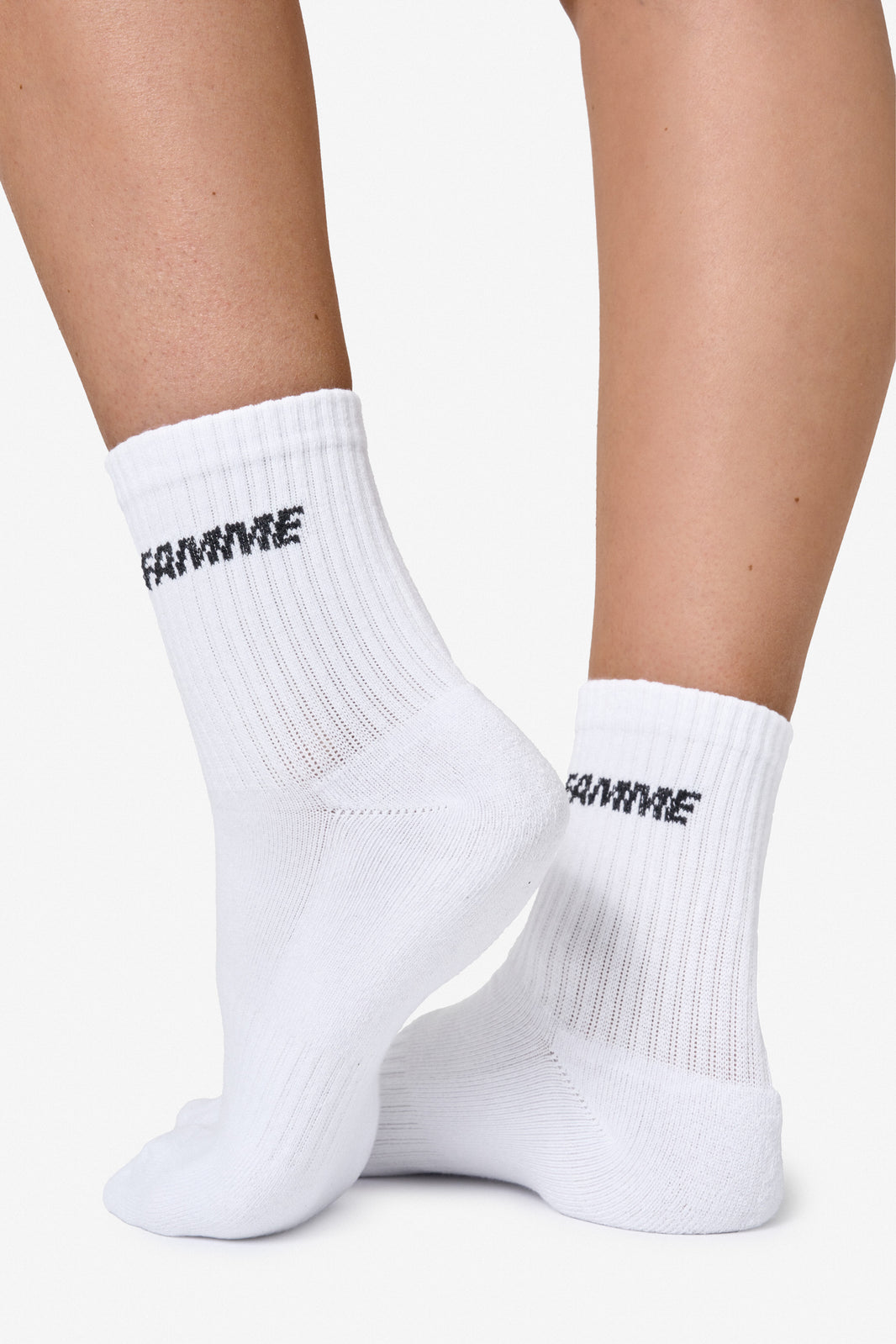Activewear clothes, shoes, jeans, loungewear | All women's clothing – Famme